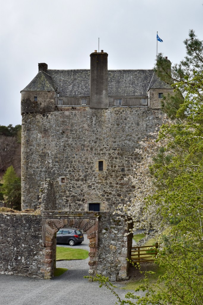 Explore Neidpath Castle: A Journey Through Scottish History – Thistle ...