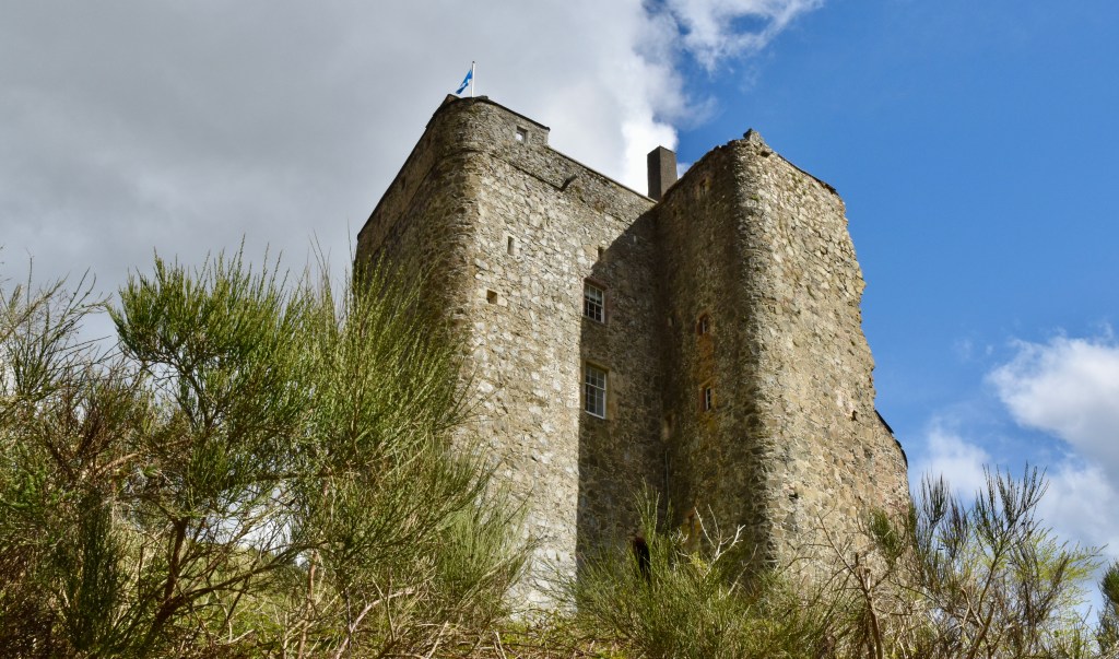 Explore Neidpath Castle: A Journey Through Scottish History – Thistle ...
