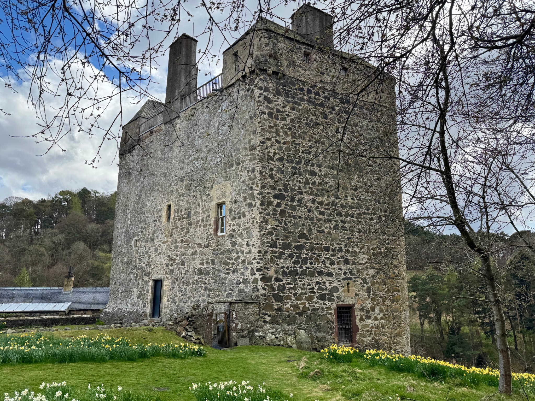 Explore Neidpath Castle: A Journey Through Scottish History – Thistle ...