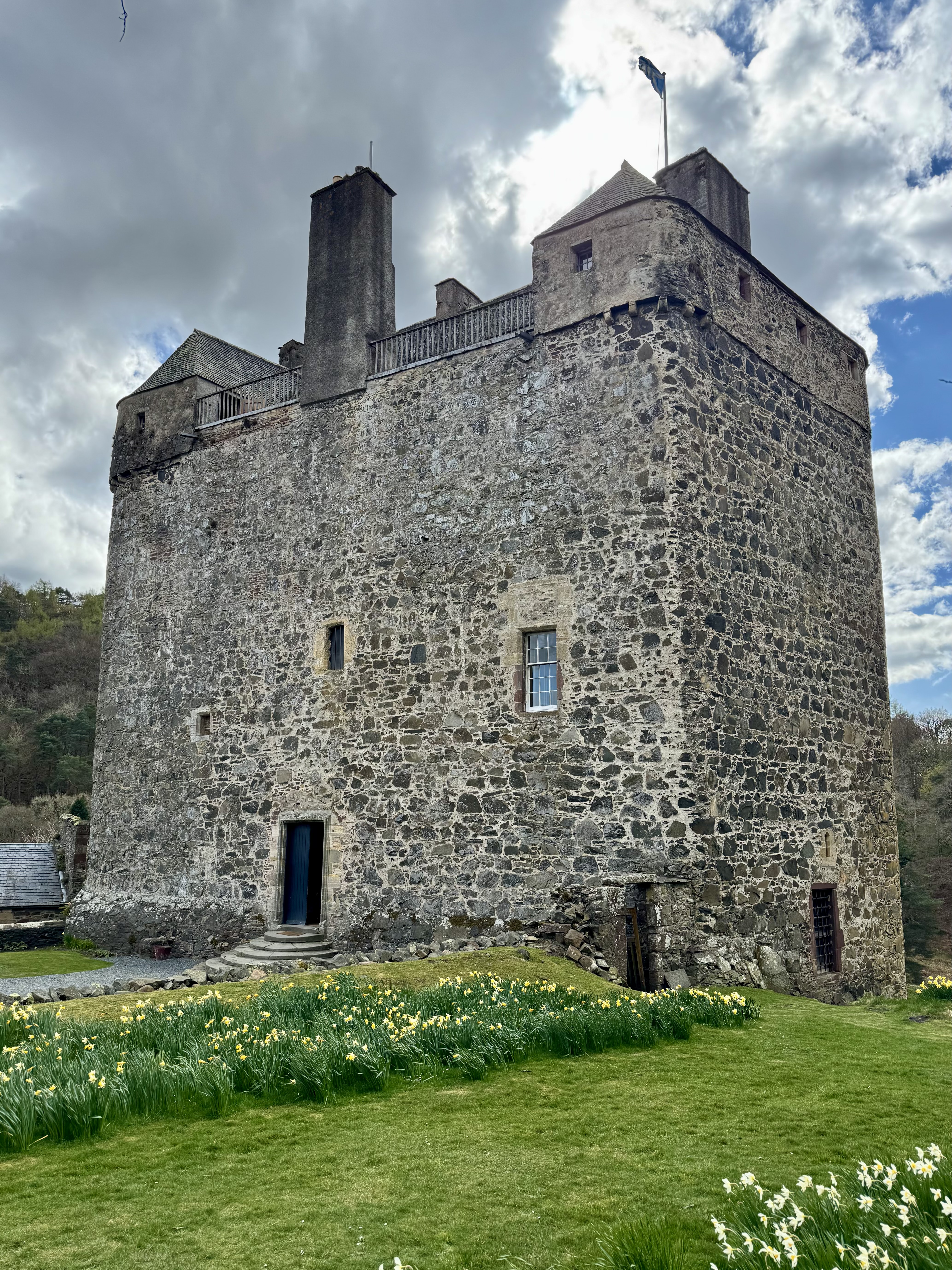 Explore Neidpath Castle: A Journey Through Scottish History – Thistle ...