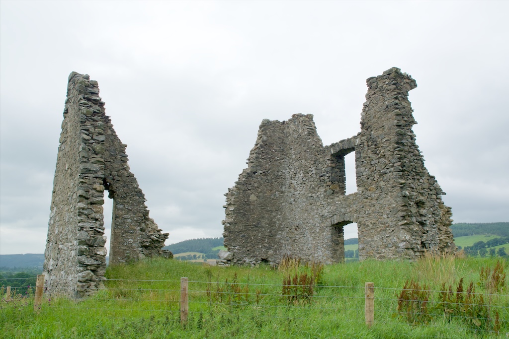 Horsburgh Castle: a 16th century border ruin – Thistle & Time