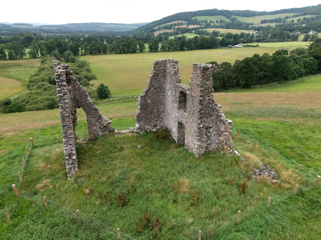 Horsburgh Castle: a 16th century border ruin – Thistle & Time